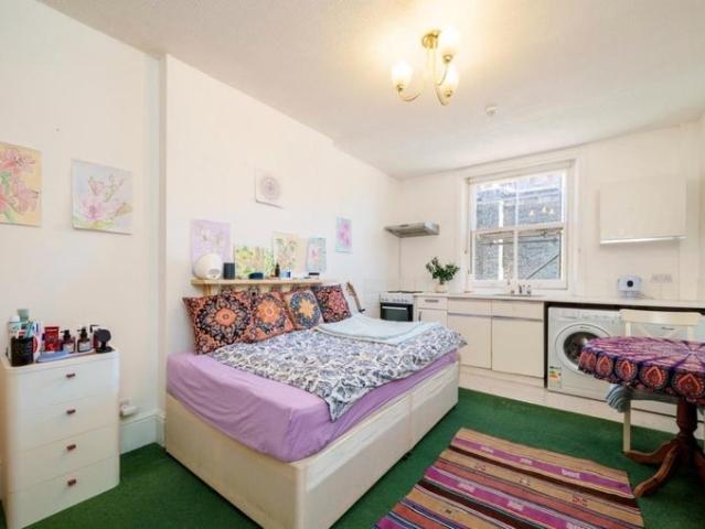 Apartment at De Vere Gardens, Greater London