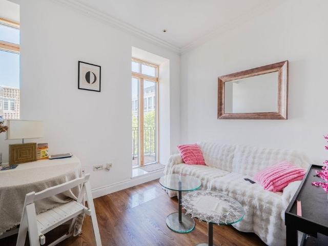 Apartment at Dean Ryle Street, City of Westminster