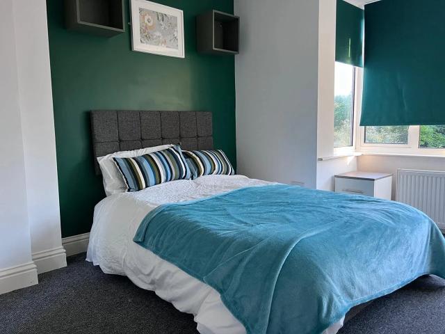 Room at Denmark Road, Greater London