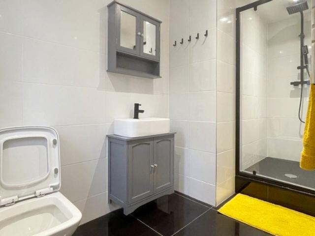 Apartment at Derwent Avenue, Greater London