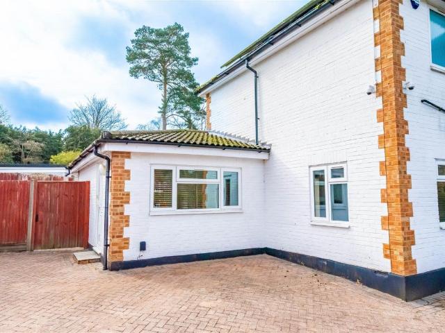Apartment at Diamond Ridge, Surrey Heath