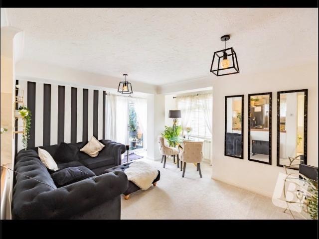 Apartment at Dickens Drive, Basildon