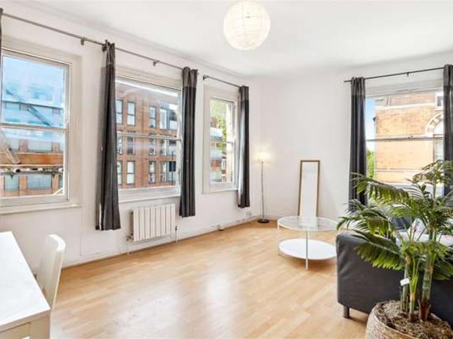 Apartment at Dinsmore Road, Greater London
