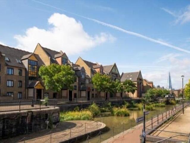 Apartment at Discovery Walk, Greater London