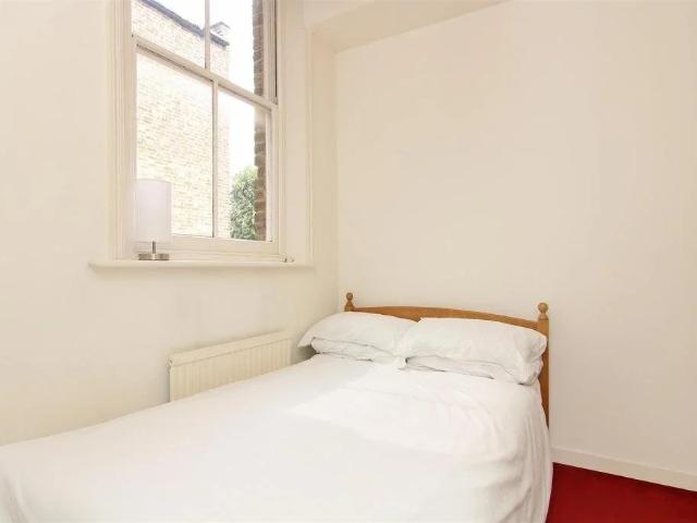 Apartment at Disraeli Road, Greater London