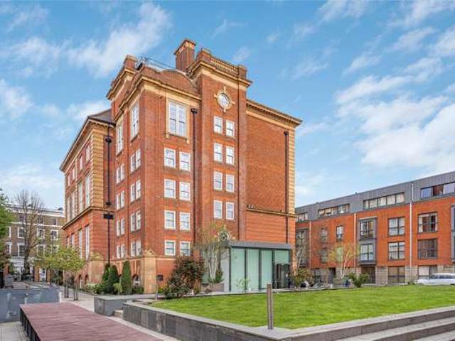 Apartment at Drummond Way, Greater London