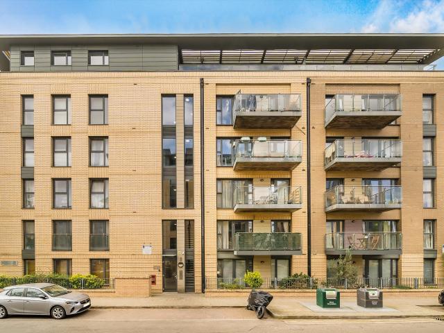 Apartment at Dragmore Street, Greater London