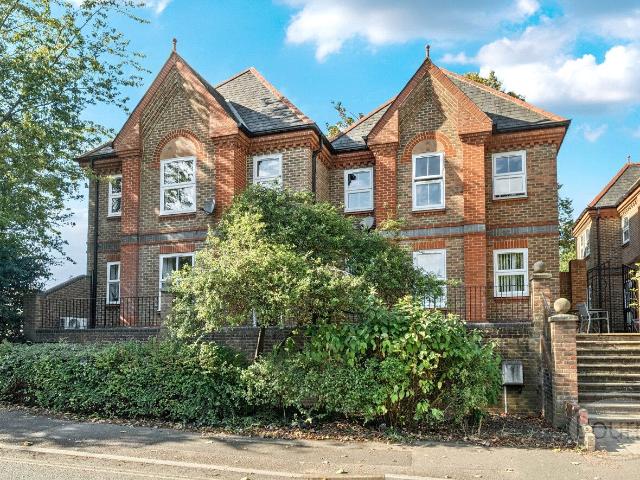 Apartment at Draymans Way, East Hampshire