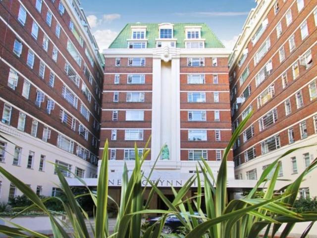 Apartment at Draycott Avenue, Greater London