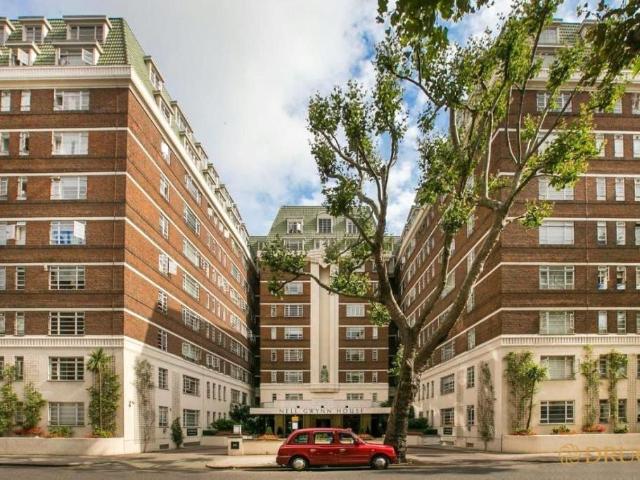 Apartment at Draycott Avenue, Greater London