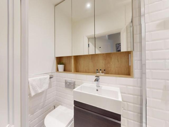 Apartment at Draycott Avenue, Greater London