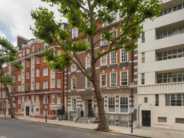 Apartment at Draycott Avenue, Greater London