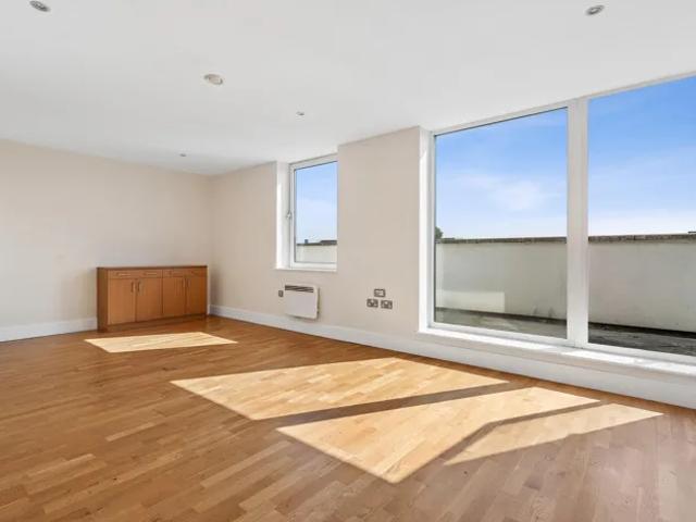 Apartment at Drayton Park, Greater London