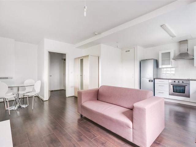 Apartment at Drayton Park, Greater London