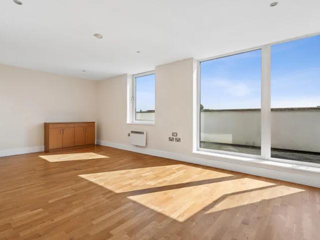 Apartment at Drayton Park, Greater London
