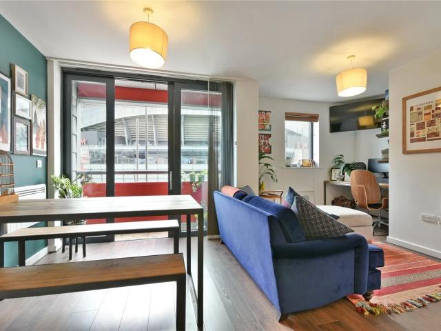 Apartment at Drayton Park, Greater London