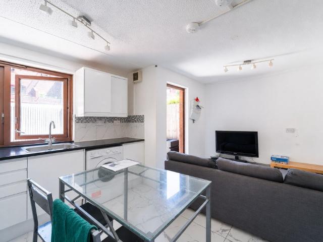 Apartment at Dresden Close, Greater London