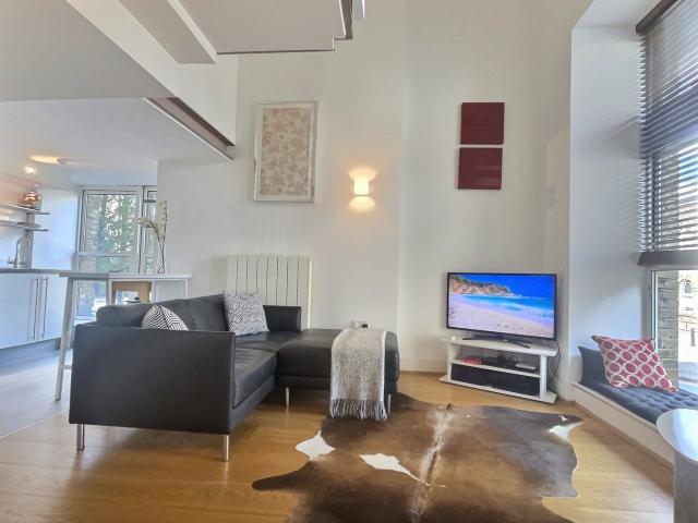 Apartment at Duke of Wellington Avenue, Greater London