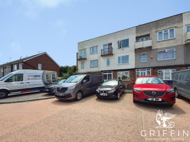 Apartment at Dukes Avenue, Grays