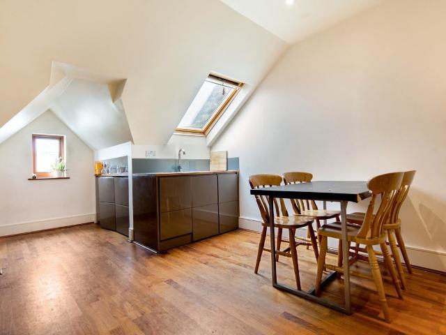 Apartment at Dumbarton Road, London