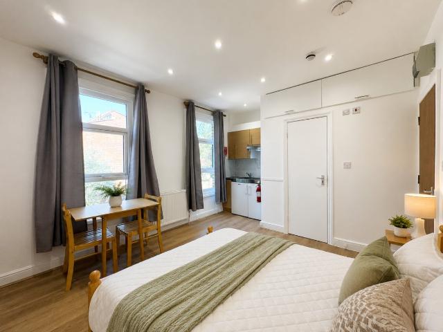 Apartment at Duncombe Road, Greater London