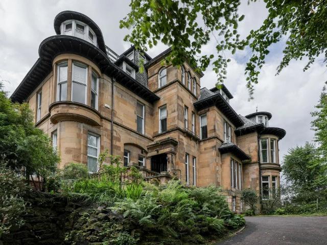 Apartment at Dundonald Road, Glasgow