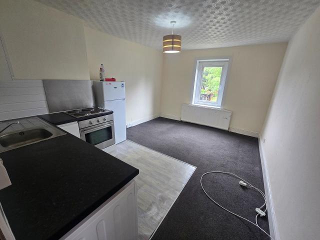Apartment at Dunheved Road South, Greater London