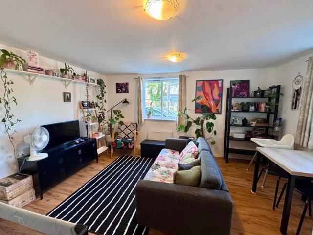 Apartment at Dunnock Close, Mid Suffolk