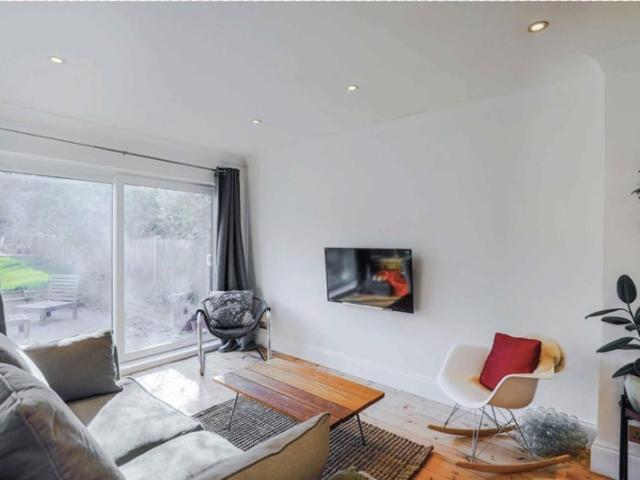 Apartment at Dunstan's Road, Greater London