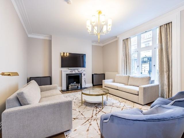 Apartment at Dunraven Street, City of Westminster