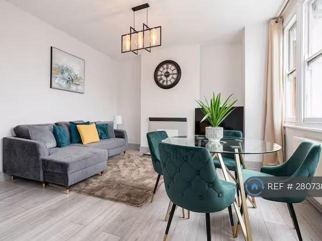 Apartment at Dunraven Road, Greater London