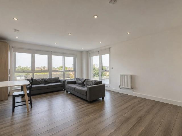 Apartment at Dunton Road, Greater London