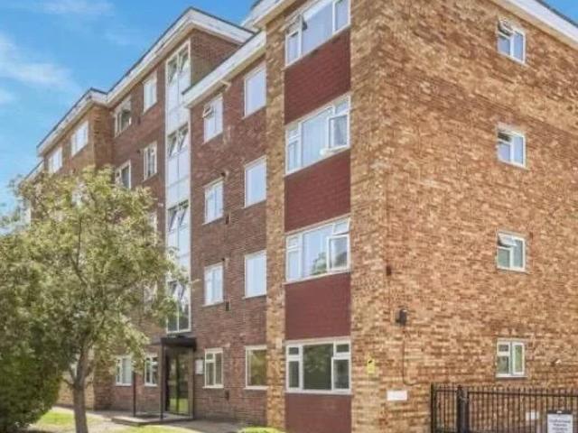 Apartment at Durham Avenue, Greater London