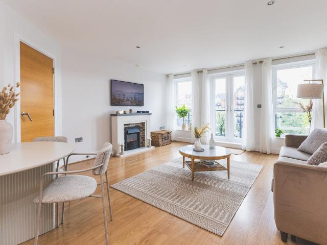 Apartment at Durham Wharf Drive, Greater London