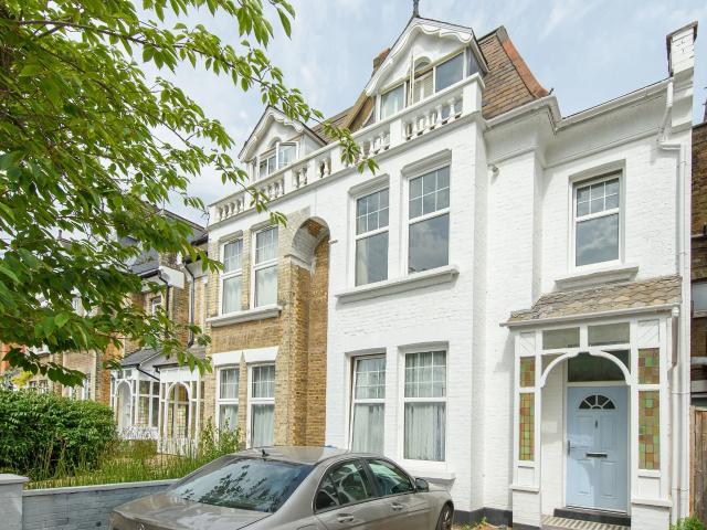 Apartment at Dyne Road, Greater London