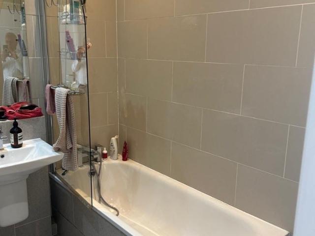 Apartment at Dynevor Road, Greater London