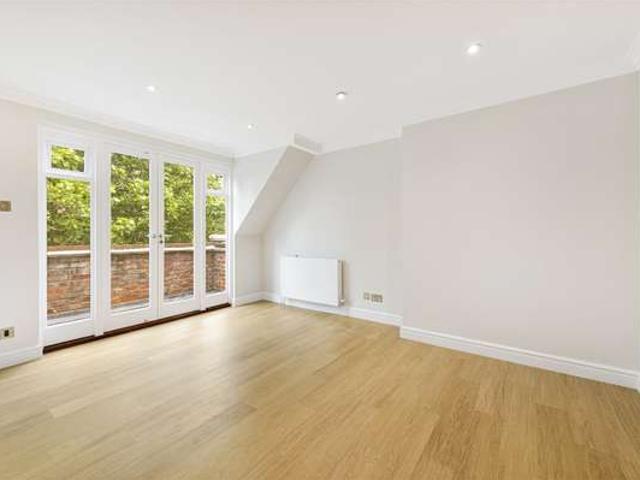 Apartment at Embankment Gardens, Greater London