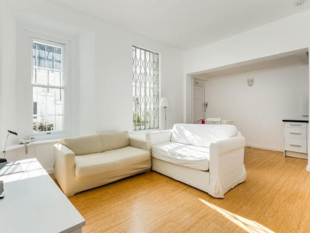 Apartment at Embankment Gardens, Greater London