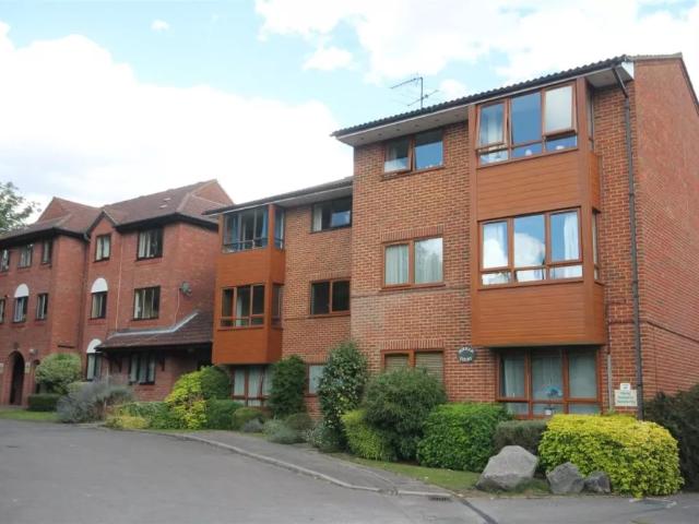 Apartment at Emlyn Lane, Mole Valley