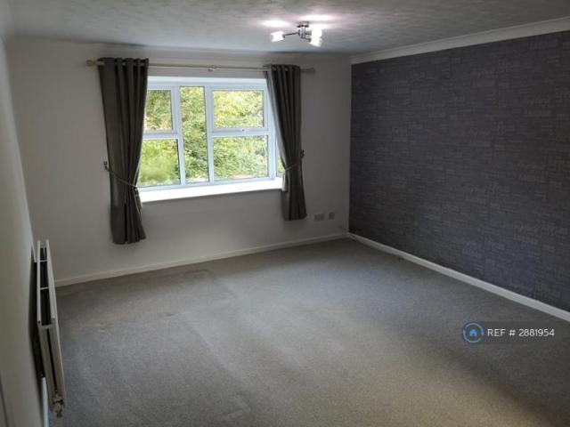 Apartment at Emmview Close, Wokingham