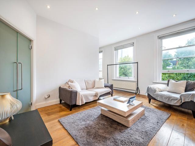 Apartment at Emperor's Gate, Greater London