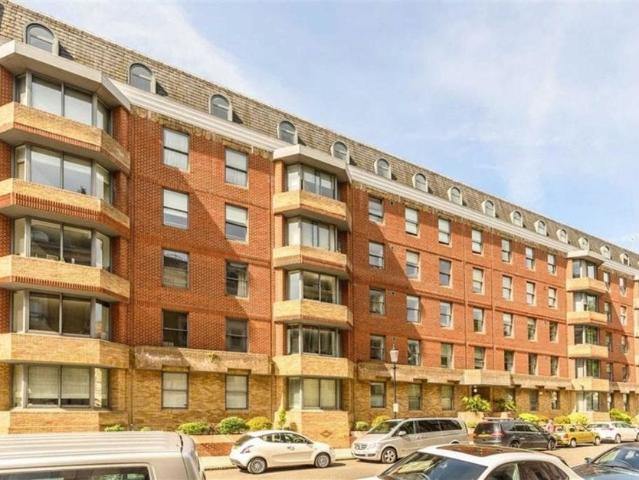 Apartment at Emperor's Gate, Greater London