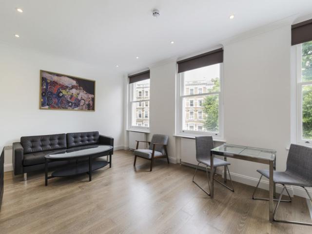 Apartment at Emperor's Gate, Greater London
