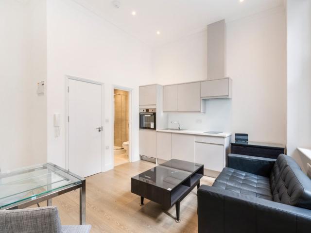 Apartment at Emperor's Gate, Greater London