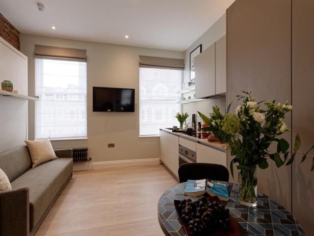 Apartment at Emperor's Gate, Greater London