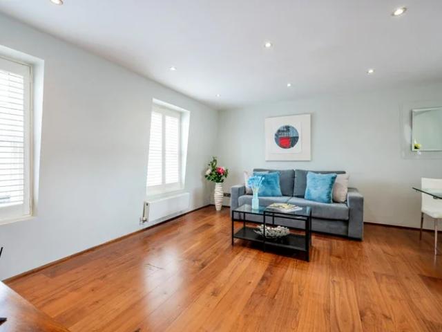 Apartment at Emperor's Gate, Greater London