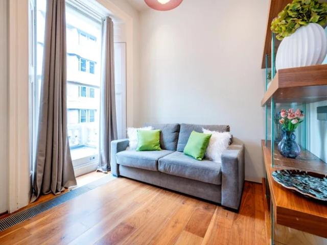 Apartment at Emperor's Gate, Greater London
