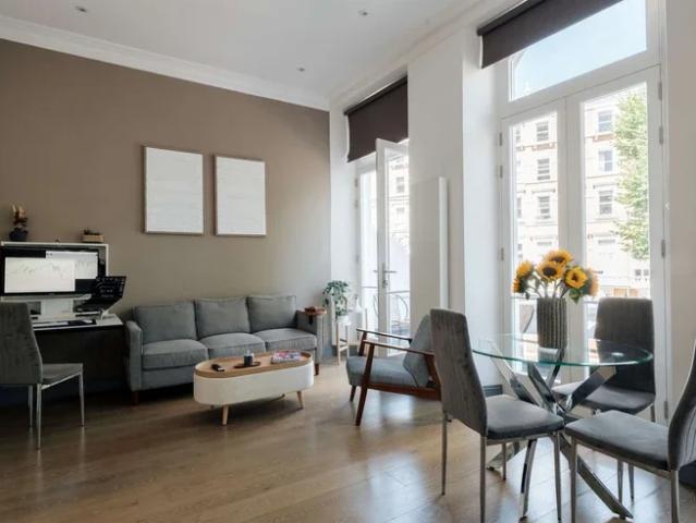 Apartment at Emperor's Gate, Greater London