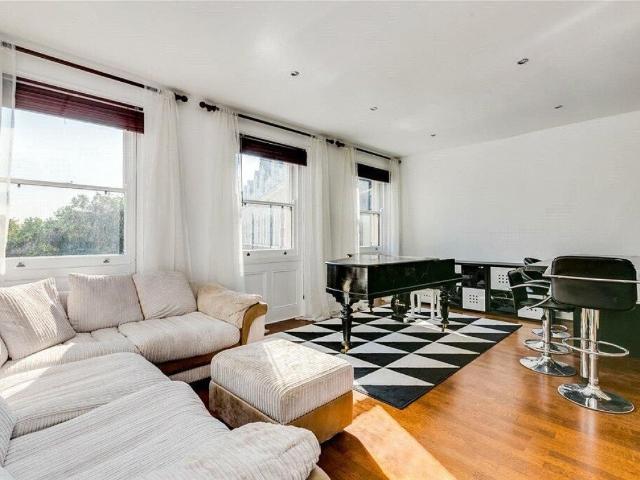 Apartment at Emperor's Gate, Greater London