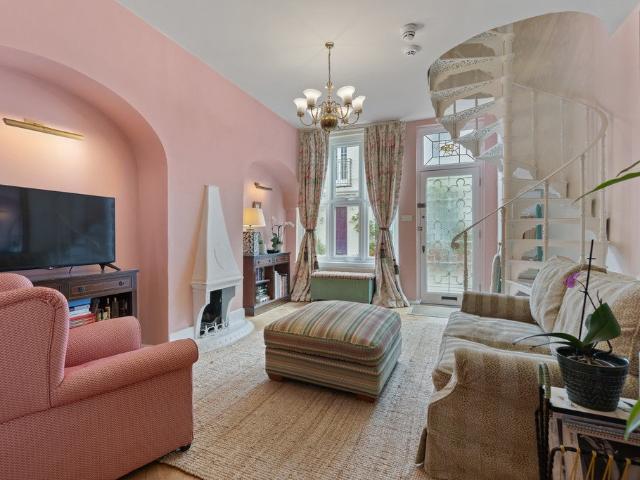 Apartment at Ennismore Gardens, City of Westminster